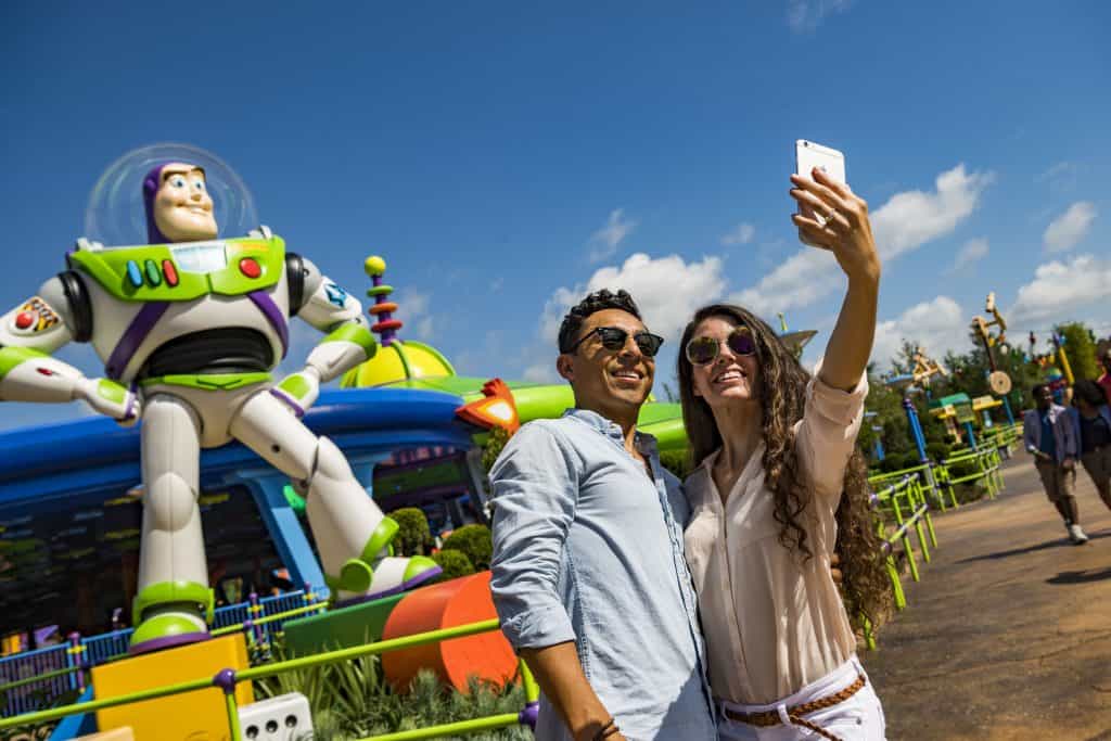 15 Must-Do Selfies at Walt Disney World | Disney Dining