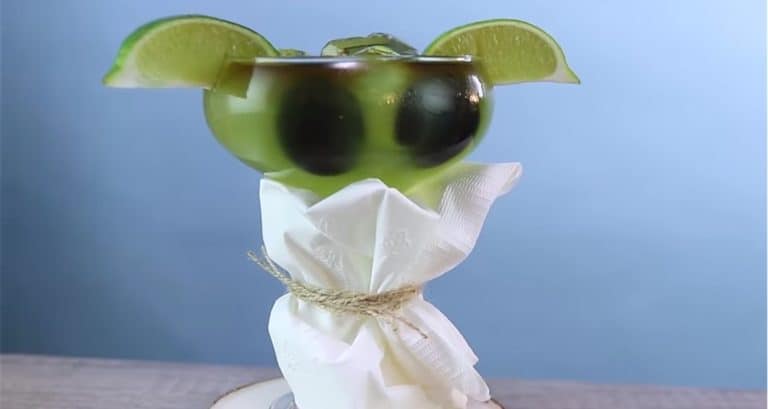 This Is The Way! A "Baby Yoda" Cocktail Recipe | Disney Dining
