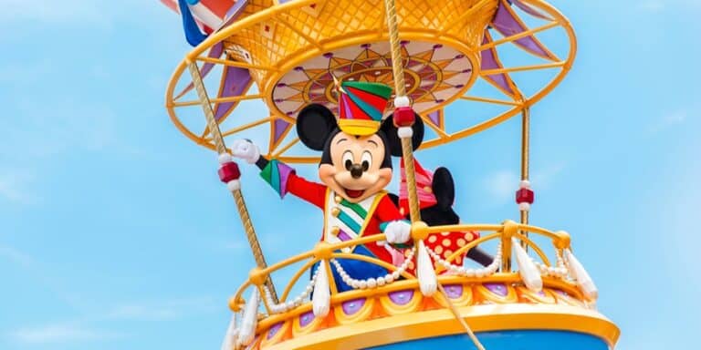 Disney World's 2 Main Characters Buried Under Controversial Parade ...