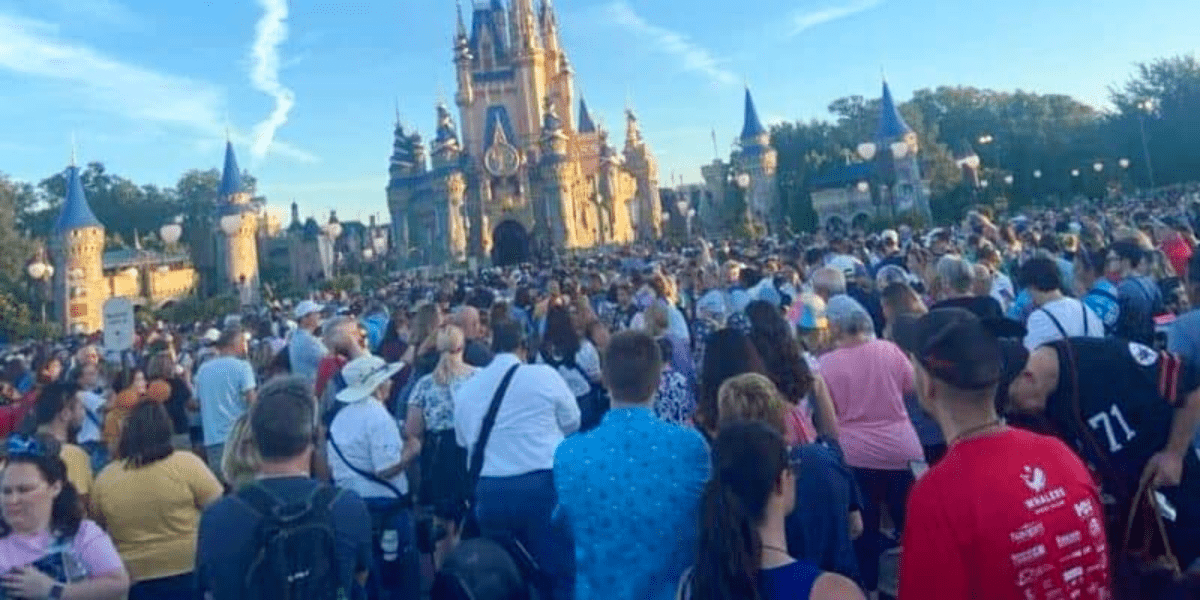 Tips to Beat the Disney Crowds | Disney Dining