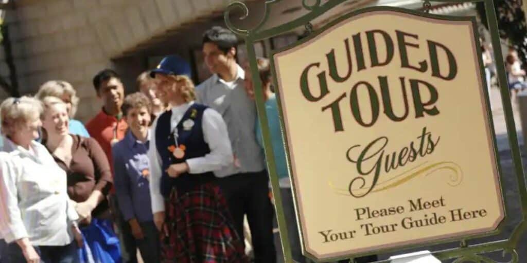 Disney Cast Member Calls Out "Blatantly Disrespectful" Guest Behavior ...