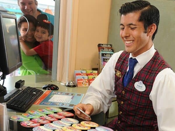 Disney Guest Shares "Dining Reservation Horror Story" | Disney Dining