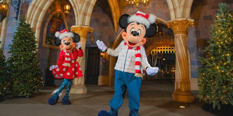 Disney Adds Holiday Magic to Fab 50 Statues | Disney Dining