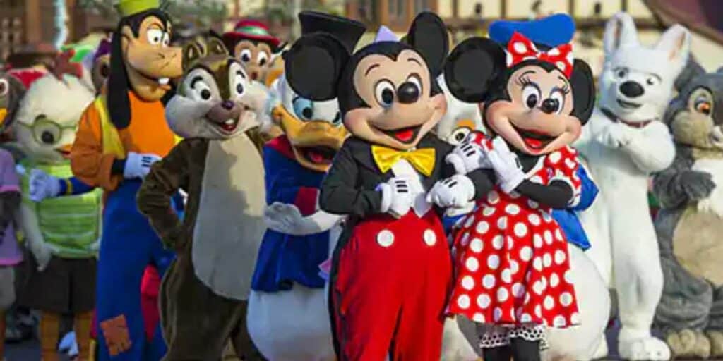Disney Characters Go Viral After Dangerous Falls, Major Malfunctions ...
