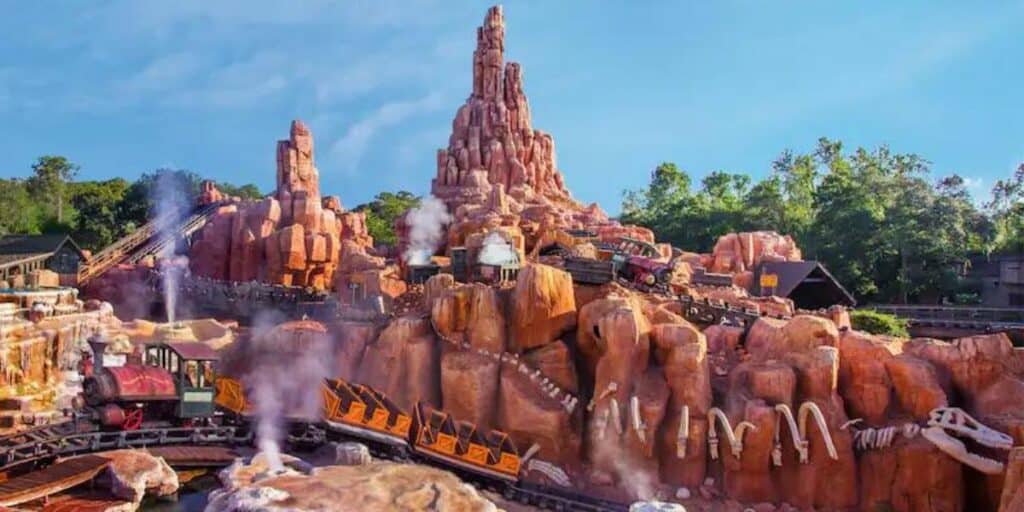 Nearly Half of Disneyland Park Goes Out, Rides Left Offline | Disney Dining