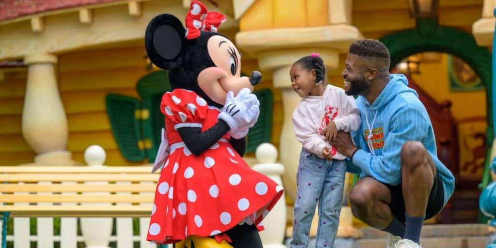 Disney Characters Go Viral After Dangerous Falls, Major Malfunctions ...