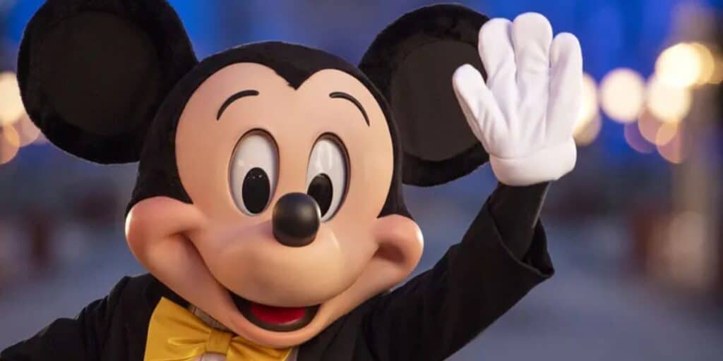 A Yummy Mickey Mouse Cinnamon Roll Recipe | Disney Dining