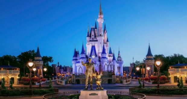 New City Awaits Iconic Cinderella Castle | Disney Dining