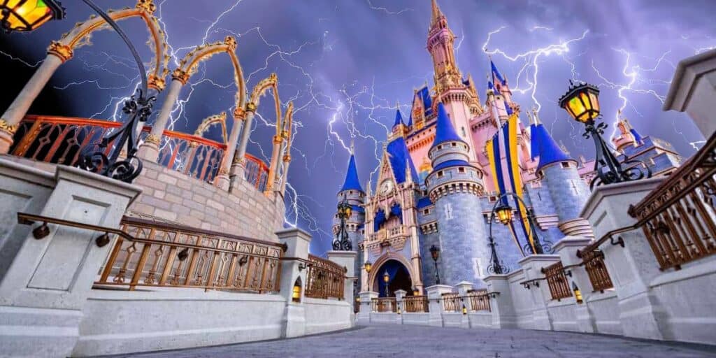 Cinderella Castle Struck by Lightning Bolt, Thousands Witness Spectacle