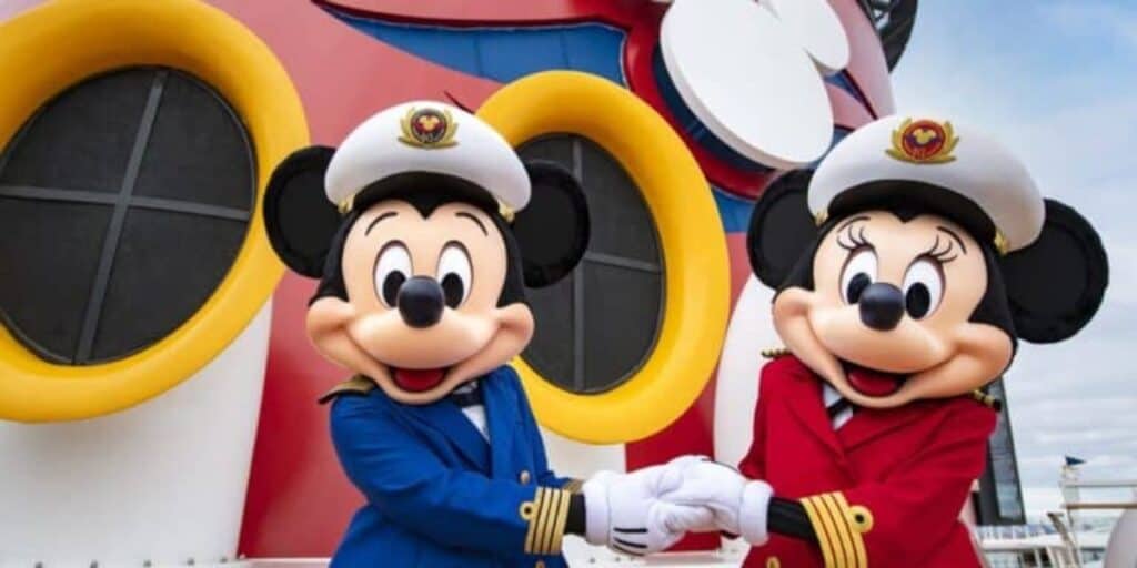 Incident Between Toddler and Minnie Mouse Sparks Debate About Theme ...