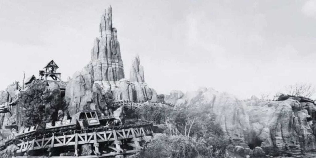 Fire in Frontierland: Guests Flee Scene of Emergency Response at Disney