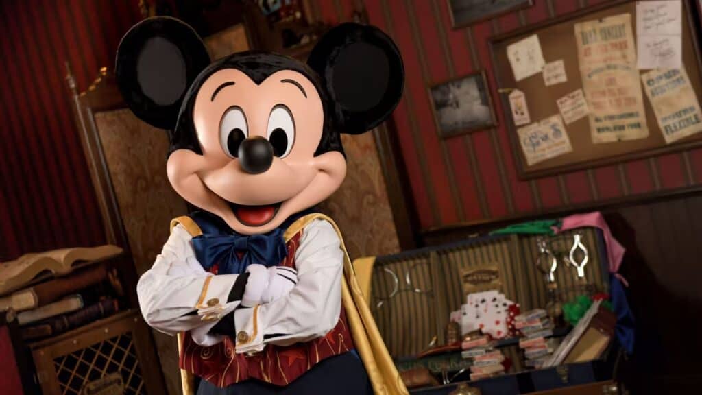 Yikes! Disneyland Characters Tussle in Front of Dozens of Families ...