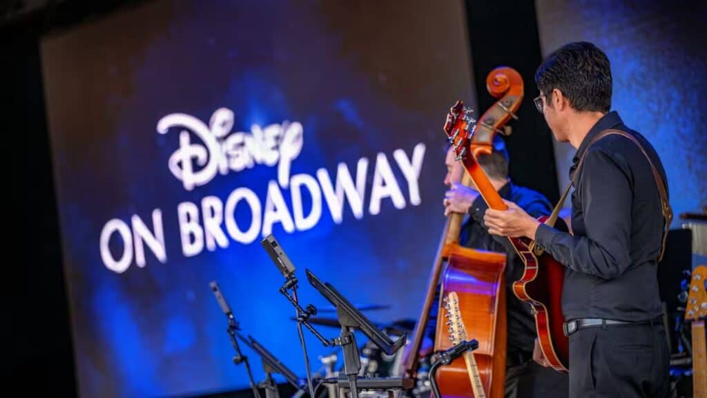 Gigantic Structure Added Overnight at Walt Disney World | Disney Dining