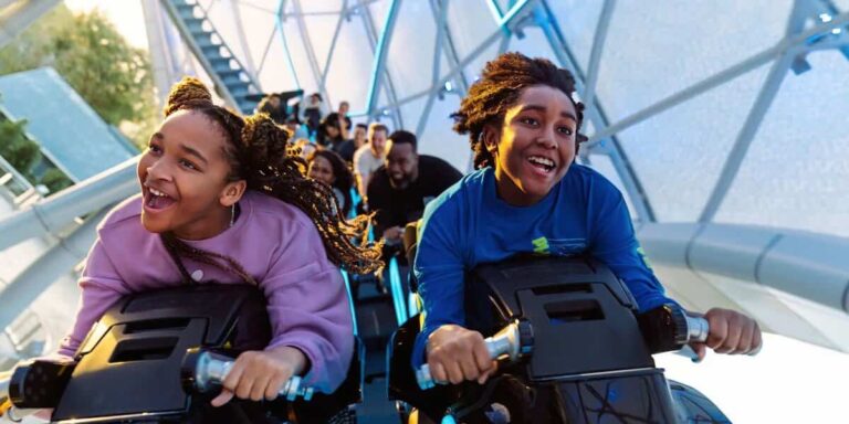 Disney Shocks fans by Suddenly Shutting Down Tomorrowland Area | Disney Dining