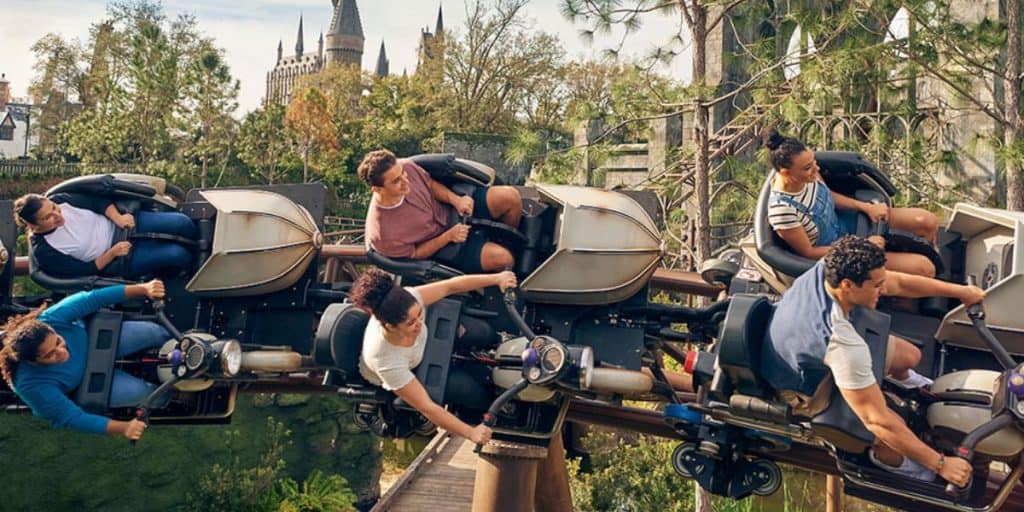 Guests Left Hanging in Heavy Rain for 40 Minutes in Universal Roller ...