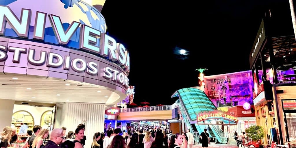 Popular Country Artist Is Coming to Universal CityWalk Permanently ...