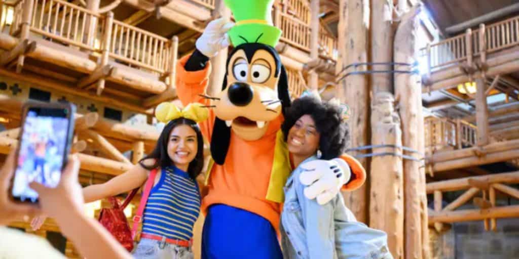 Breaking the Magic: "Random" Driveway Shooting of Disney World Tourists ...